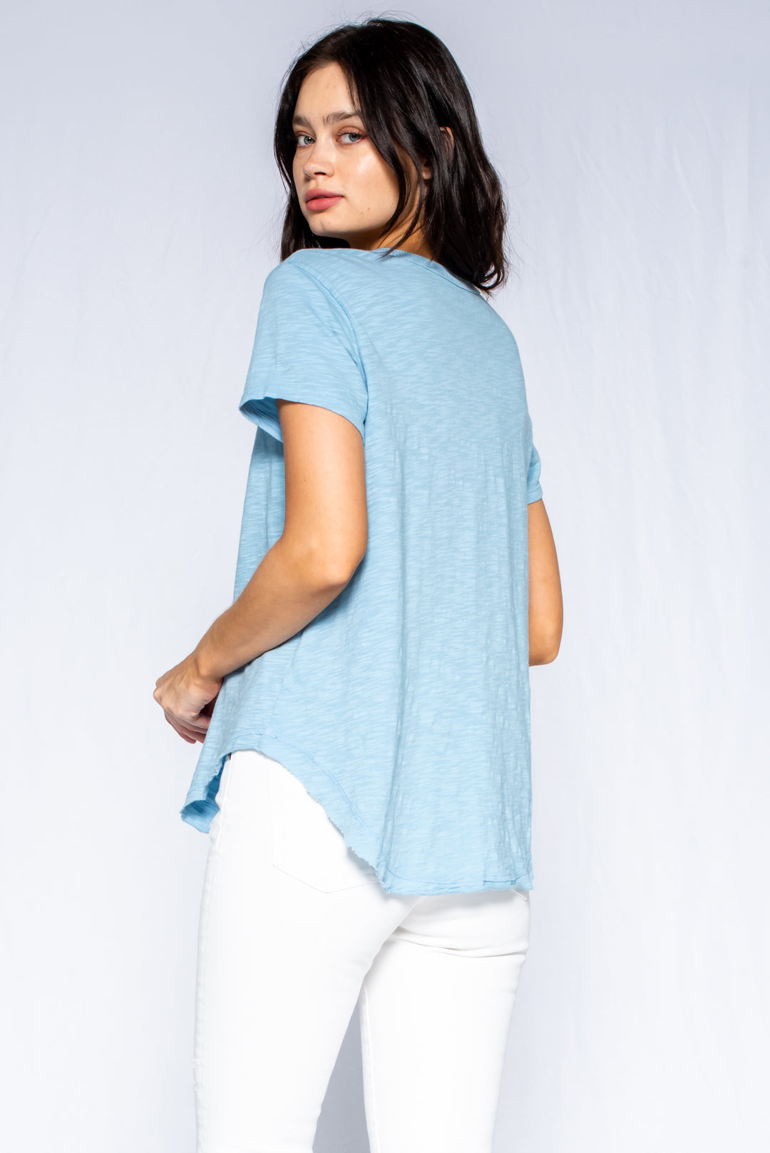 Short Sleeve Shrunken V-Neck Shirttail Top with Raw Hem – WILT