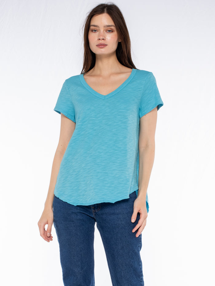 Short Sleeve Shrunken V-Neck Shirttail Top with Raw Hem