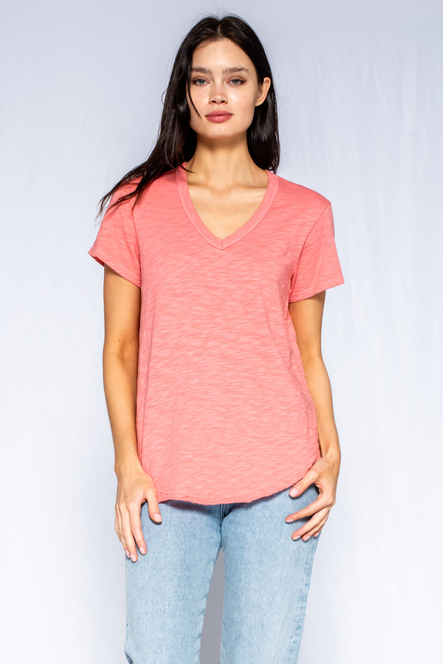 Short Sleeve Shrunken V-Neck Shirttail Top with Raw Hem – WILT